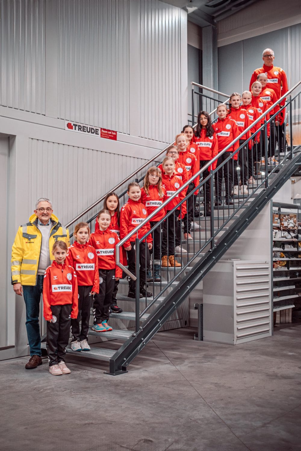 Neue Trikots für die Handball-Mädels des SV Garßen - TREUDE - Ihr ...